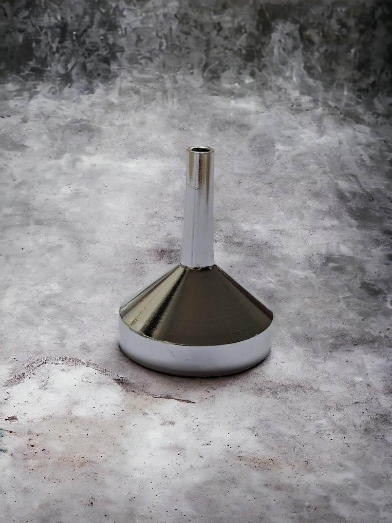 Silver metal filling funnel - THE ESSENTIAL ATOMIZER COMPANY